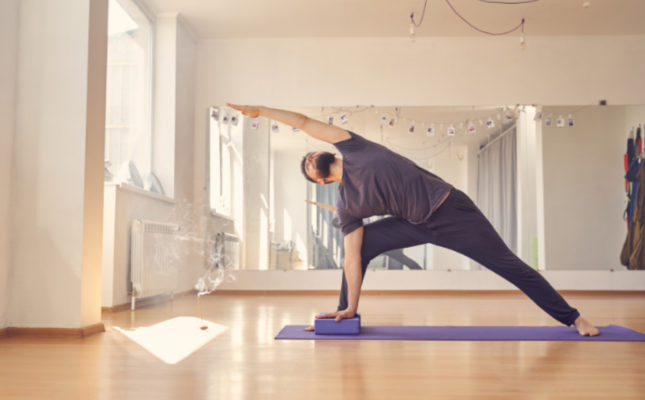 Warrior Pose: 3 Variants For Hip Flexibility and Fortitude – Sri Sri ...